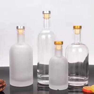 Cina Capacità 200ml/300ml/500ml/750ml/1000ml Bottiglia di vetro con 12 Zodiac Relief Design in vendita