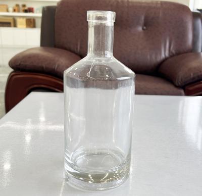 Cina Capacità 200ml/300ml/500ml/750ml/1000ml Bottiglia di vetro con 12 Zodiac Relief Design in vendita