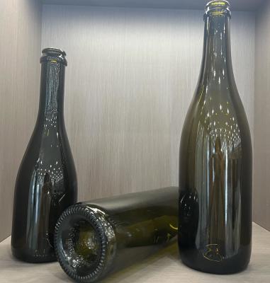 Cina Capacità 200ml/300ml/500ml/750ml/1000ml Bottiglia di vetro con 12 Zodiac Relief Design in vendita