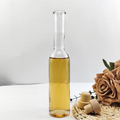 Cina Logo del cliente accettabile Colore chiaro Collo lungo Bottiglia di olio di vetro da 50 ml 100 ml con tappo di sughero in vendita