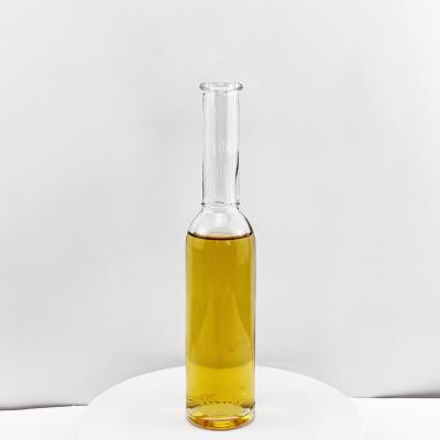 Cina Logo del cliente accettabile Colore chiaro Collo lungo Bottiglia di olio di vetro da 50 ml 100 ml con tappo di sughero in vendita