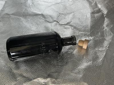China 750ml Matte Black Glass Liquor Bottle for Wine within Clients' Specific Requirements for sale