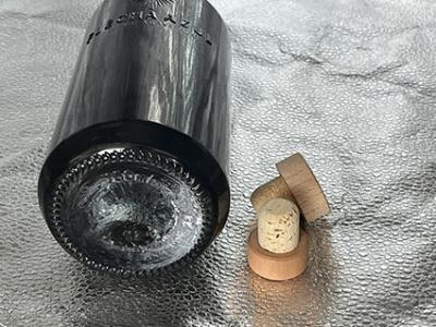 China 750ml Matte Black Glass Liquor Bottle for Wine within Clients' Specific Requirements for sale