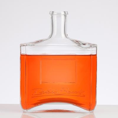 Cina Bottiglia di sughero di vetro trasparente per gin vodka vino liquido succo di birra bevanda liquore stampaggio a caldo in vendita