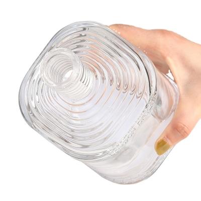 Cina Bottiglie di vetro vuoto trasparente a peso elevato per liquori 250 ml 500 ml extra di pietra in rilievo in vendita