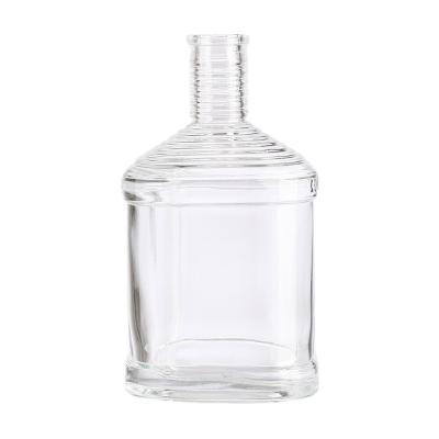 Cina Bottiglie di vetro vuoto trasparente a peso elevato per liquori 250 ml 500 ml extra di pietra in rilievo in vendita