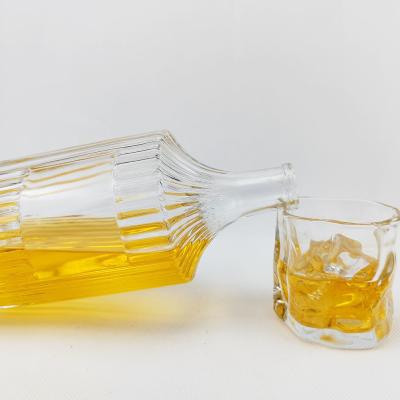 Cina Materiale in vetro bianco alto colore personalizzato chiaro 750 ml whisky whisky bottiglia di decanter di vetro in vendita