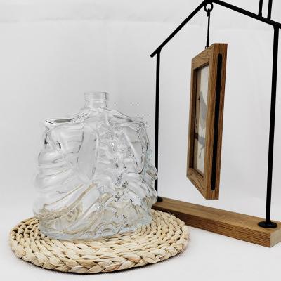 Cina Materiale del colletto di vetro Bottiglia a forma personalizzata per whisky vodka rum tequila gin spirit in vendita