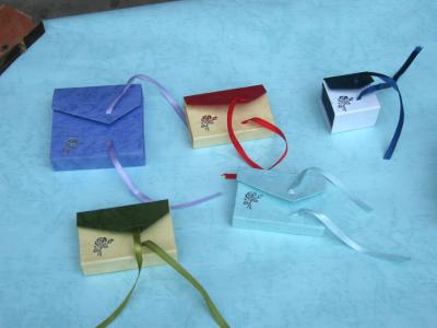 China Colors Cardboard Gift Box OEM Design Gift Box Packaging With Silk Ribbon Bow Tie for sale