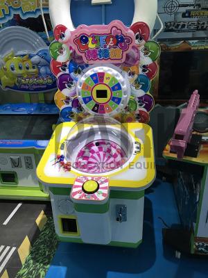 China Máquina de juego atractiva de la grúa/máquina de fichas del caramelo en venta