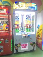 China Arcade Crane Game Machine With LCD Screen , Claw grabber Machine for sale