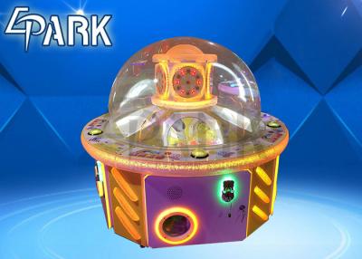 中国 Lcdスクリーンが付いている謝肉祭のゲーム4プレーヤーのGumballのカプセル キャンデーの自動販売機 販売のため