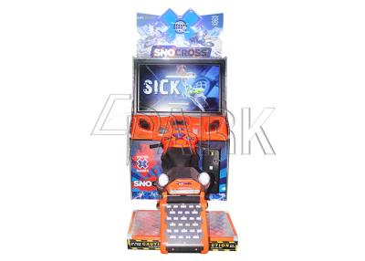 Cina incrocio dell'interno Moto della neve dei videogiochi arcade della macchina di videogioco di guida 450W che guida simulatore in vendita