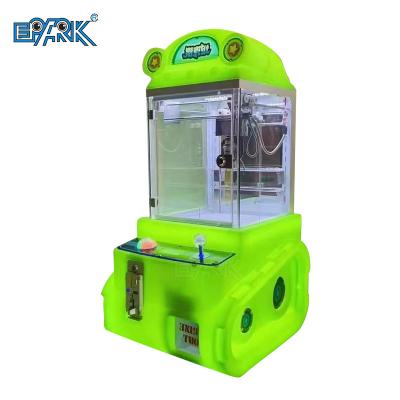 Cina Macchina multicolore del gioco della bambola dei bambini di Crane Game Machine Coin Operated del singolo giocatore in vendita