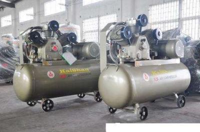 Cina Olio meno 220v compressore d'aria industriale dell'oro da 3 cavalli vapore per il processo di salto in vendita