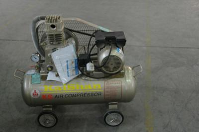 Cina Sistema industriale silenzioso del compressore d'aria di 2 fasi per il ³ fluido del cfm 0,8 dell'elemento 28 7,5 chilowatt in vendita
