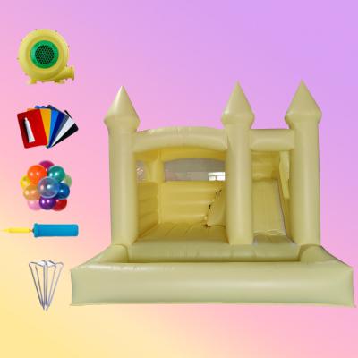 China Opblaasbaar wit bruiloftsbulthuis met blower PVC-bultkasteel springbed voor feesten for sale