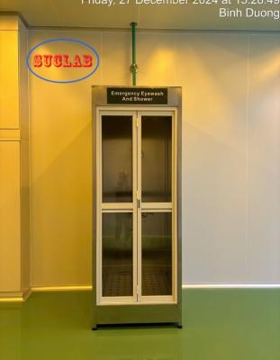 China Soft Flow Spray Head Safety Emergency Eyewash  Shower Cubicles in for Easy Wall-mounted Installation for sale
