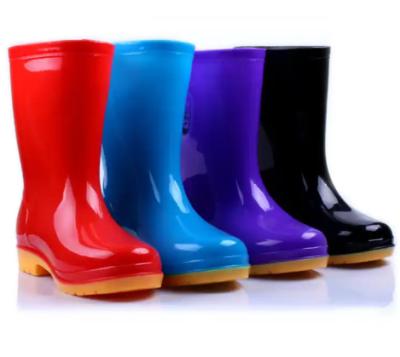 Cina Calzature Plastificante PVC Calzature per la pioggia Scarpe da bagno Scarpe da sole Alta efficienza di plastificazione in vendita