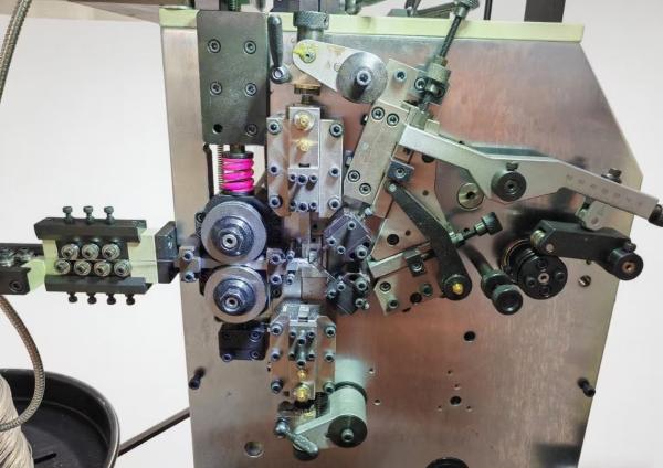 Quality Adjustable Parameters Spring CNC Machine Automatic Lubrication CNC Coiler for sale
