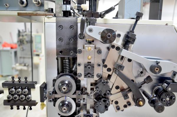 Quality 550 Pieces/Min Spring Manufacturing Machine 0.06mm Wire Diameter for sale