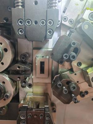China Máquina de resortes CNC de 2 ejes de 60 mm de diámetro exterior, fácil de usar, para la fabricación de resortes en venta