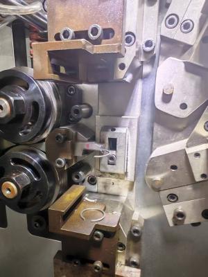 중국 800KG 2 축 압축 스프링 기계 380V 50/60 Hz CNC 기계 스프링 판매용