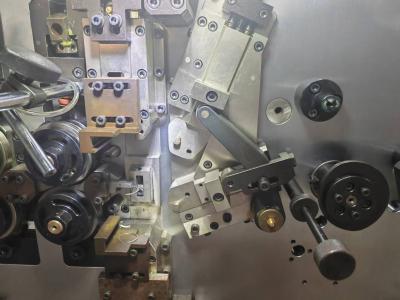 Cina Macchina per la formazione a molla CNC 0,6 mm-2,0 mm Macchina per filo a molla 380V in vendita