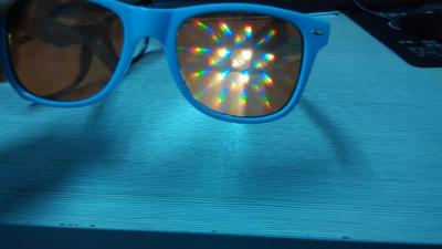 중국 PVC 물자 당/3d 불꽃 놀이 유리를 위한 더 두꺼운 렌즈 3D 회절 유리 판매용