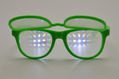 Cina Occhiali fuochi d'artificio 3d popolare diffrazione arcobaleno in plastica con 2 set di lense in vendita