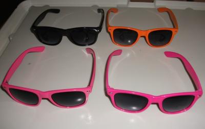 중국 빨간 재사용할 수 있는 3D 불꽃 놀이 유리 0.06mm Pvc 또는 애완 동물 레이저 렌즈 세륨 Rohs 판매용