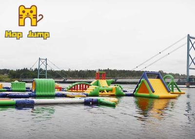 Cina 14 anni di bambini innaffiano il parco Inflatables con il SALTO del LUPPOLO gigante di corsa ad ostacoli in vendita