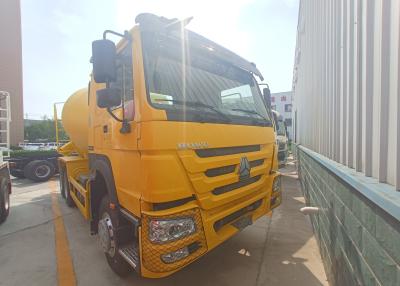 China 6x4 LHD Drive Type SINOTRUK HOWO Concrete Mixer Truck 371HP for sale