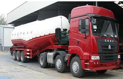 China SINOTRUK 3 Axle 48500 Liters Bulk Cement Tank Semi Trailer Truck 50 - 80 ton Loading capacity for sale