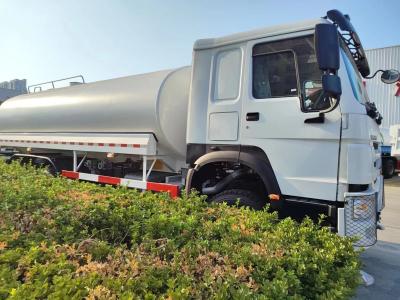 China LHD 6×4 10wheels High Horsepower 400HP HOWO Oil Tank Truck Low Fuel Consumption for sale
