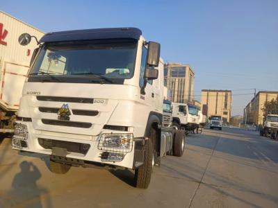 中国 SINOTRUK HOWO 貨物トラック 16-20 トン 4X2 LHD 300HP 販売のため