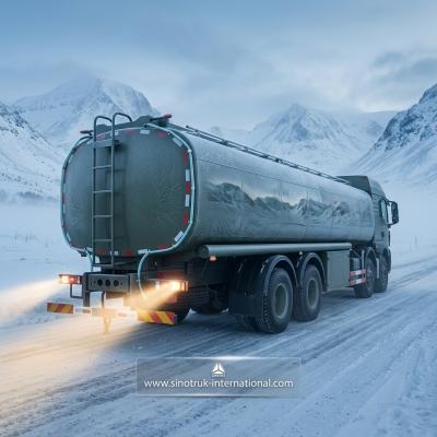 China Stable Fuel Tanker Truck SINOTRUK HOWO 30 - 40 Tons For Oil Transportation 8X4 RHD for sale