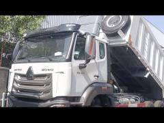 2 επιβάτες Sinotruk Hohan Tipper Dump Truck Weichai Μηχανή 6 × 4 LHD 380HP με χειροκίνητο σύστημα μετάδοσης