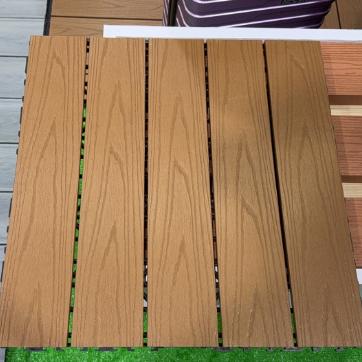 China Pisos de WPC Luxury Series 500x500: la artesanía define la excelencia en venta