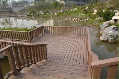 China Vertical Slat WPC Fencing UV-Stable for Residential Community for sale