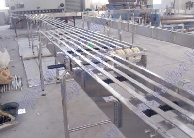 Cina Sistemi su misura del trasportatore di bottiglie per allattare con il biberon vuoto nella macchina di rifornimento in vendita
