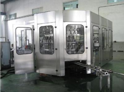 Cina Bottiglia che risciacqua Monblock di coperchiamento di riempimento 3 in 1 pianta gassosa della cola delle bibite con le valvole in vendita