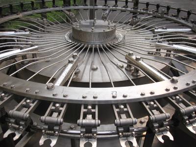 Cina funzionamento rotatorio dei semi del diametro di 110mm della bottiglia della macchina automatica volumetrica del riempitore in vendita