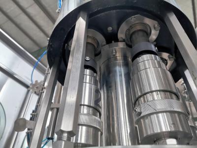 Cina Il vetro SUS304 ha imbottigliato la capacità 7000BPH delle macchine di rifornimento di alcoolici per 500ml in vendita
