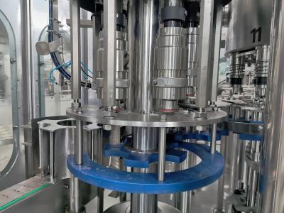 Cina Il vetro SUS304 ha imbottigliato la capacità 7000BPH delle macchine di rifornimento di alcoolici per 500ml in vendita