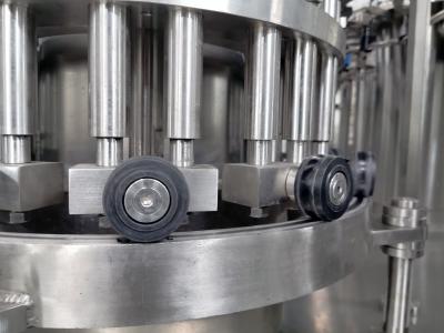 Cina Il vetro SUS304 ha imbottigliato la capacità 7000BPH delle macchine di rifornimento di alcoolici per 500ml in vendita