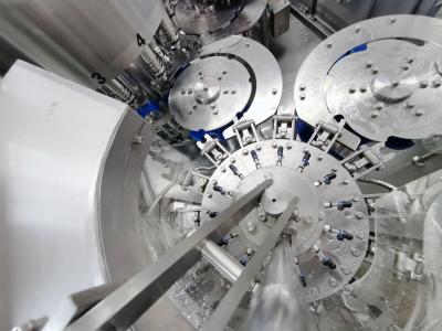 Cina 4000 macchine di rifornimento in bottiglia BPH di alcoolici per il vino dello zenzero, imbottigliatrice del liquore in vendita