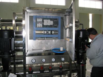 Cina Macchina liquida dell'imbottigliamento e di sigillatura di capacità di 600BPH 19L in vendita