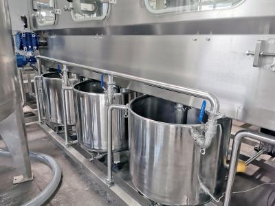 Cina Macchina di rifornimento della soda della bottiglia dell'animale domestico di 3KW 600BPH resistente alla corrosione in vendita