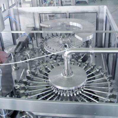 Cina Linea di produzione del materiale da otturazione dell'acqua della bevanda alcolica 15000BPH in vendita